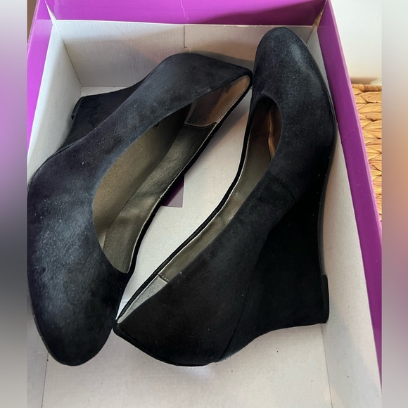 me too | Shoes | Me Too Black Suede Wedges Size 85 | Poshmark